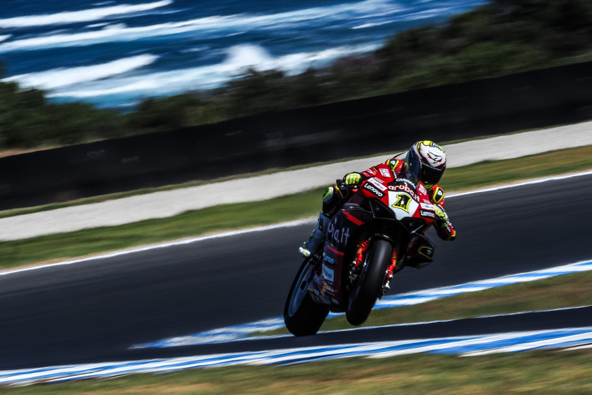 SBK | Test Phillip Island Day 2: Bautista il più veloce, bene Locatelli