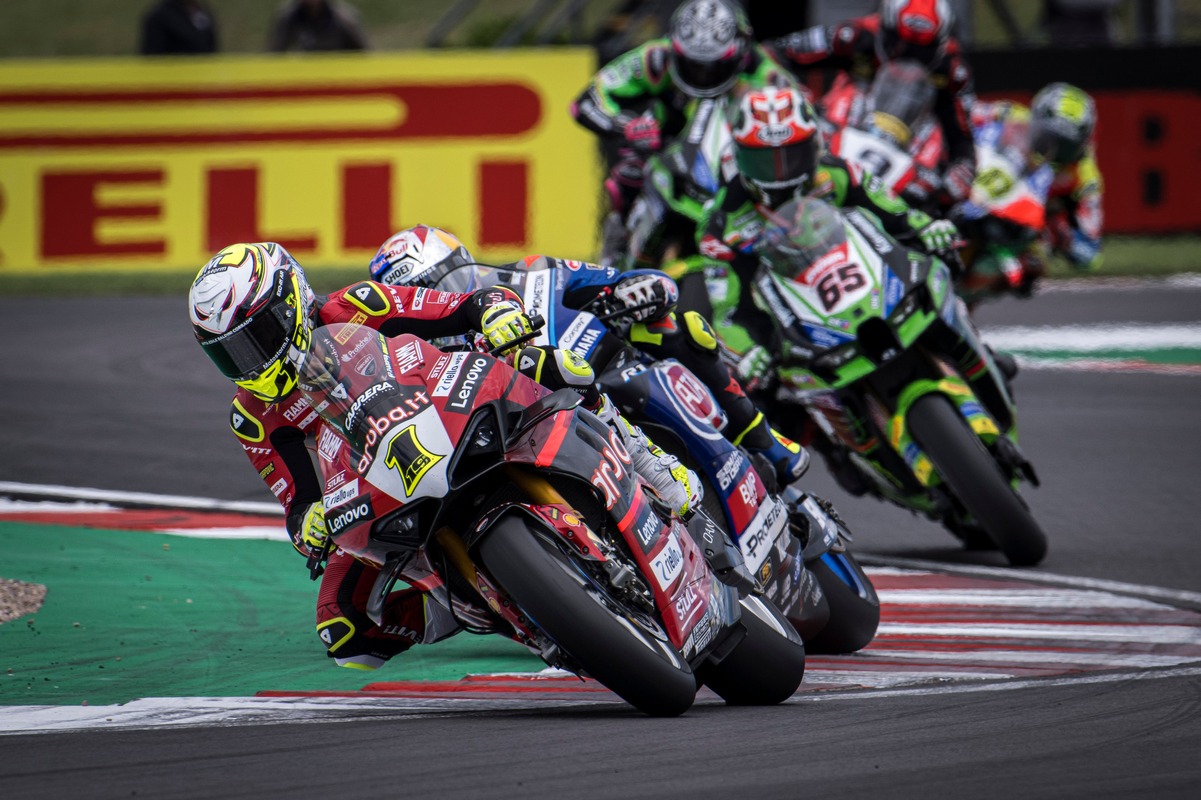 SBK | Gp Donington Gara 2: Bautista risponde a Razgatlioglu, primo ...